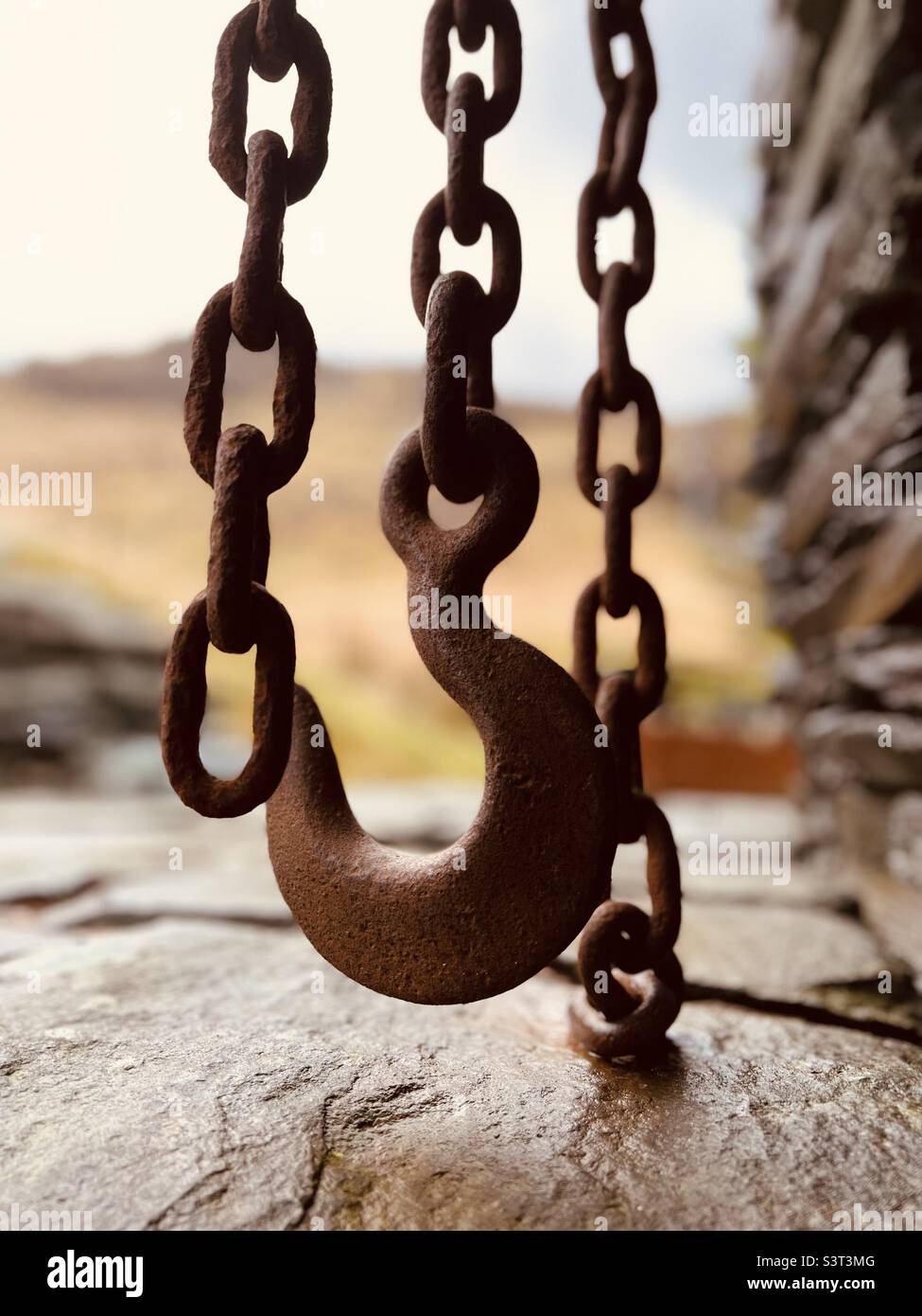 Industry chains hi-res stock photography and images - Alamy