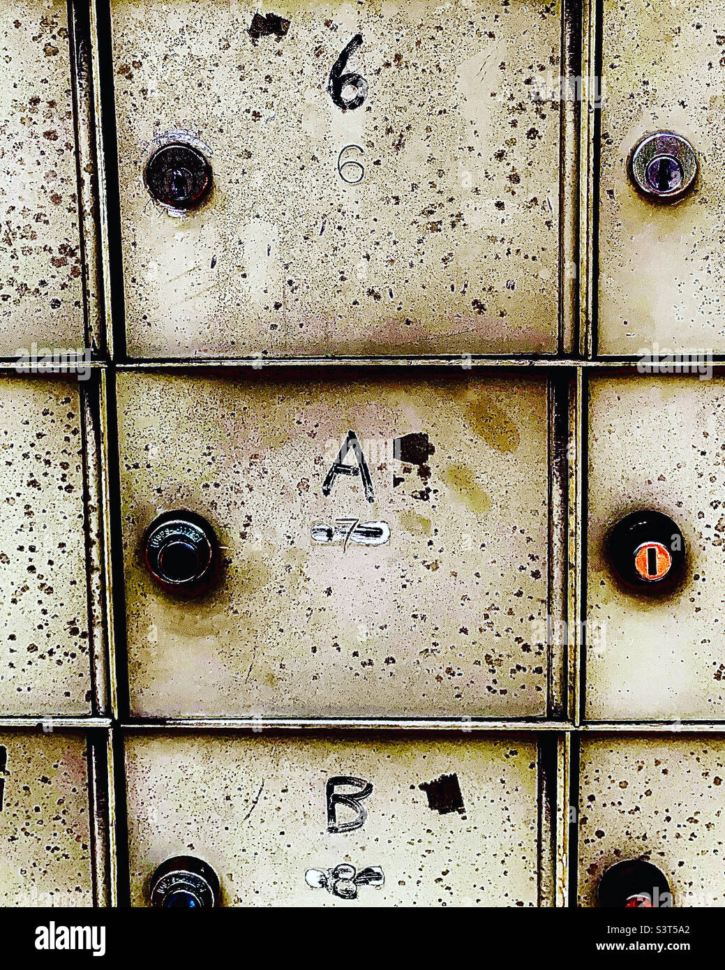 Vintage mailboxes hi-res stock photography and images - Alamy