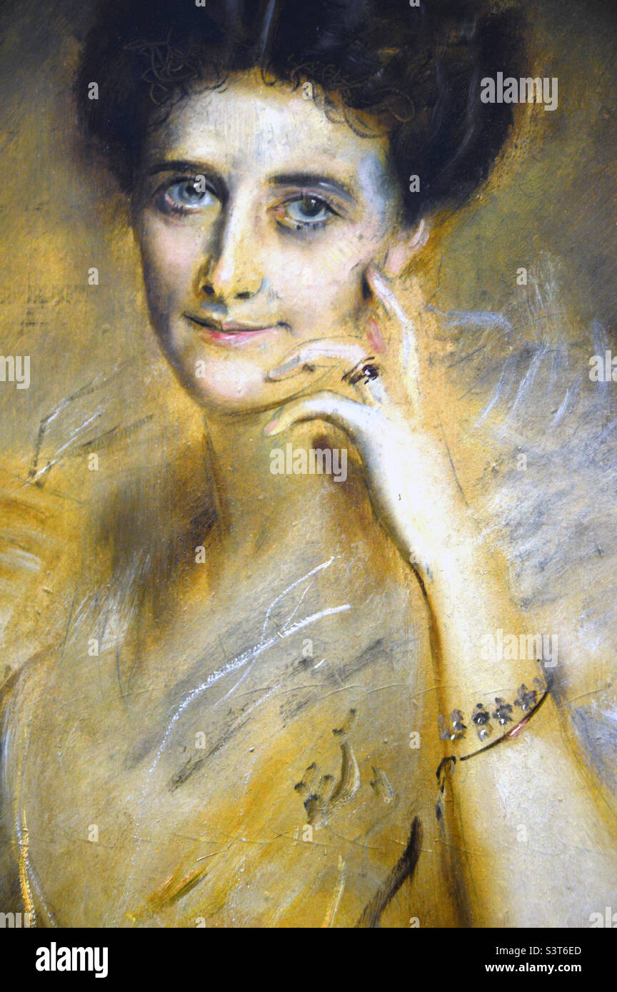 Lady curzon hi-res stock photography and images - Alamy
