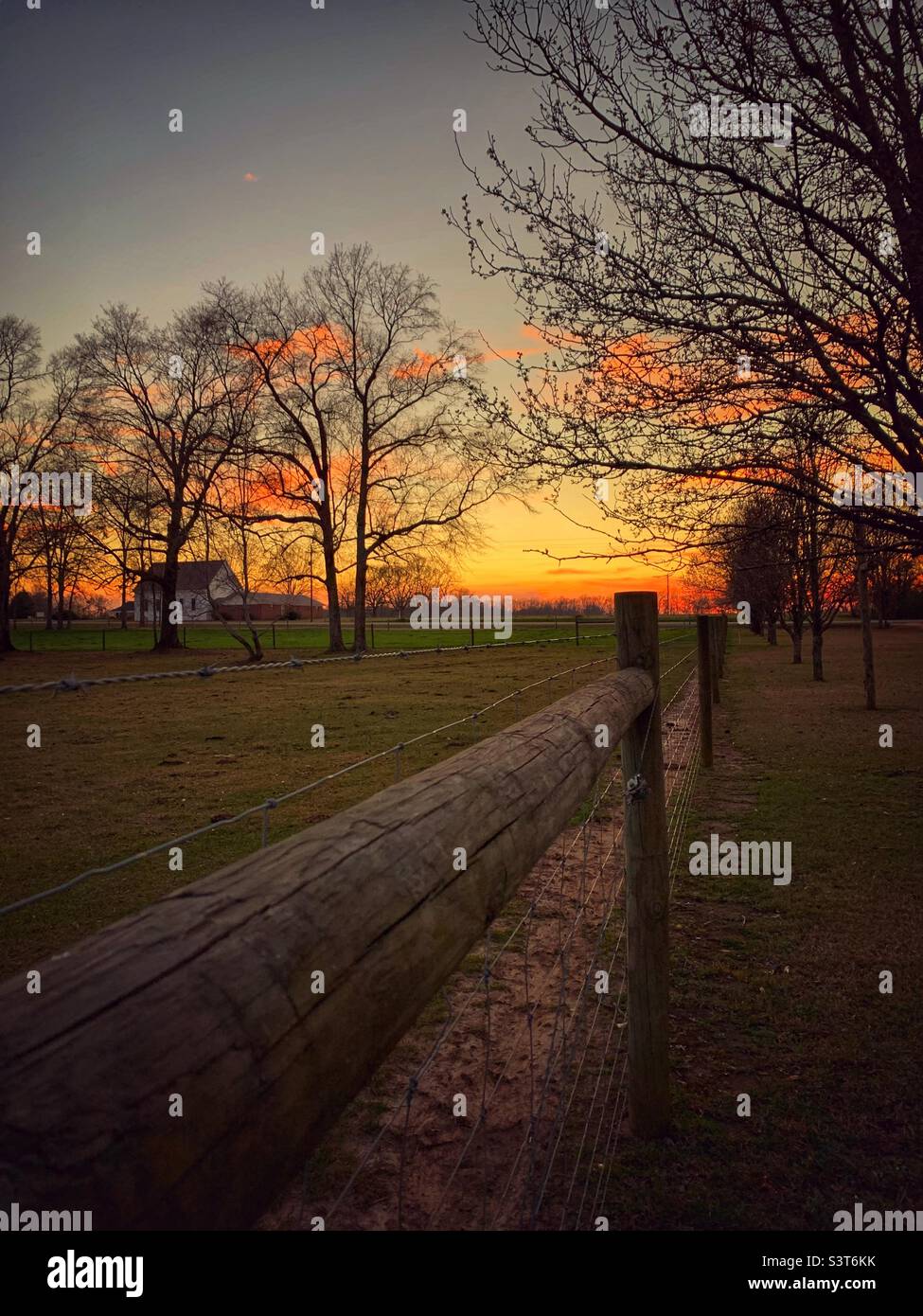 Country farm sunset hi-res stock photography and images - Alamy