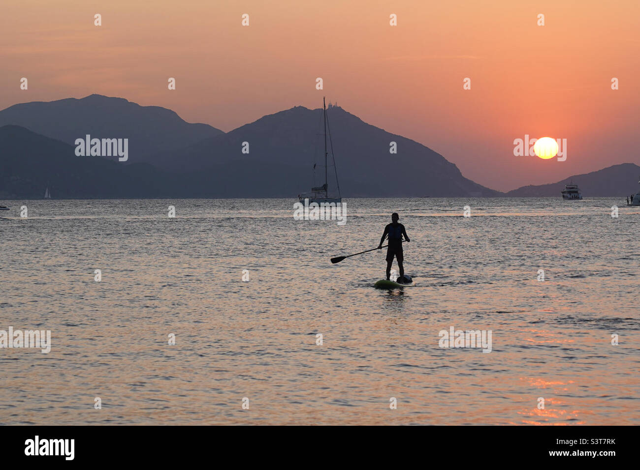 Paddling paddle hi-res stock photography and images - Alamy
