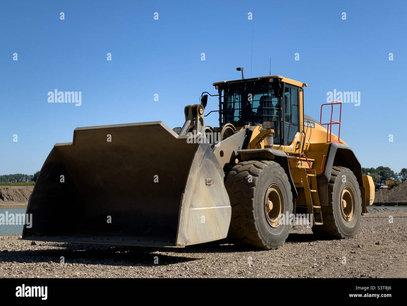 Wheel loader on a construction site Stock Photo - Alamy