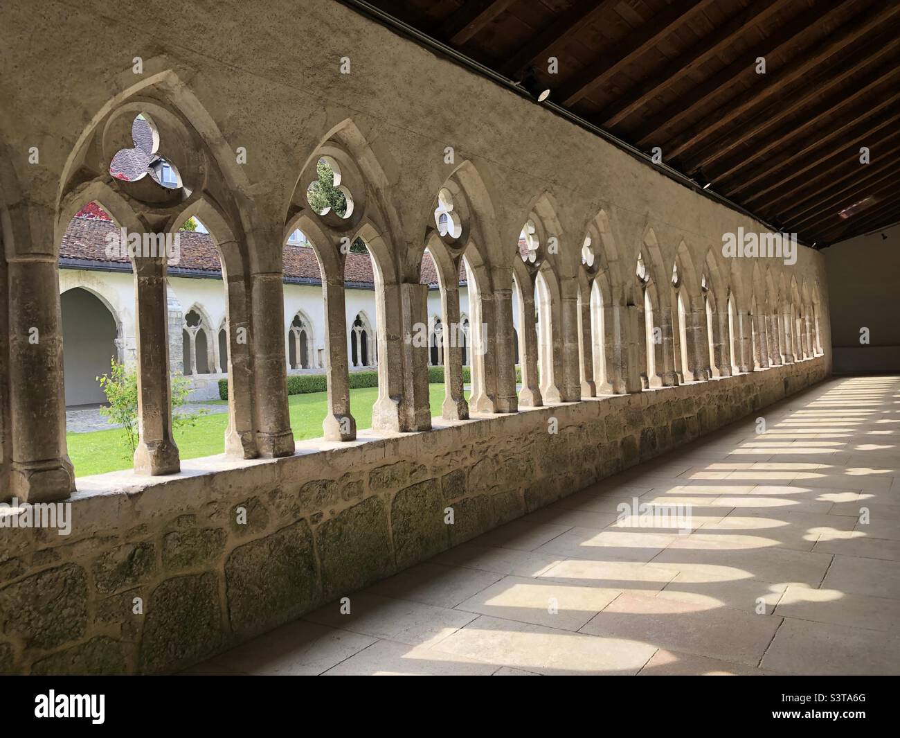 Light coming in through window hi-res stock photography and images - Alamy
