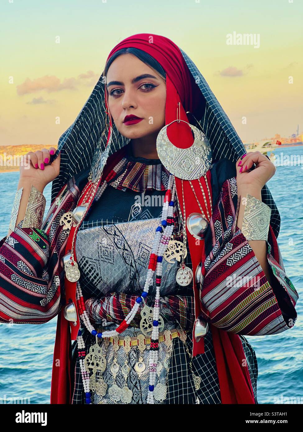 Dressing fashion hi-res stock photography and images - Alamy