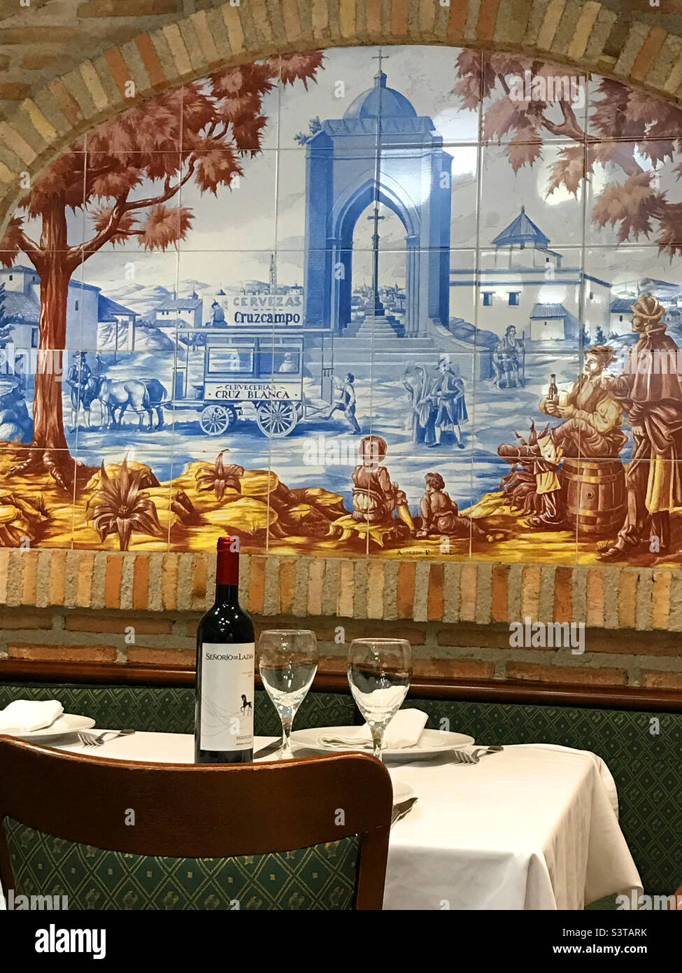 Spanish restaurant, indoor view. Madrid, Spain Stock Photo - Alamy