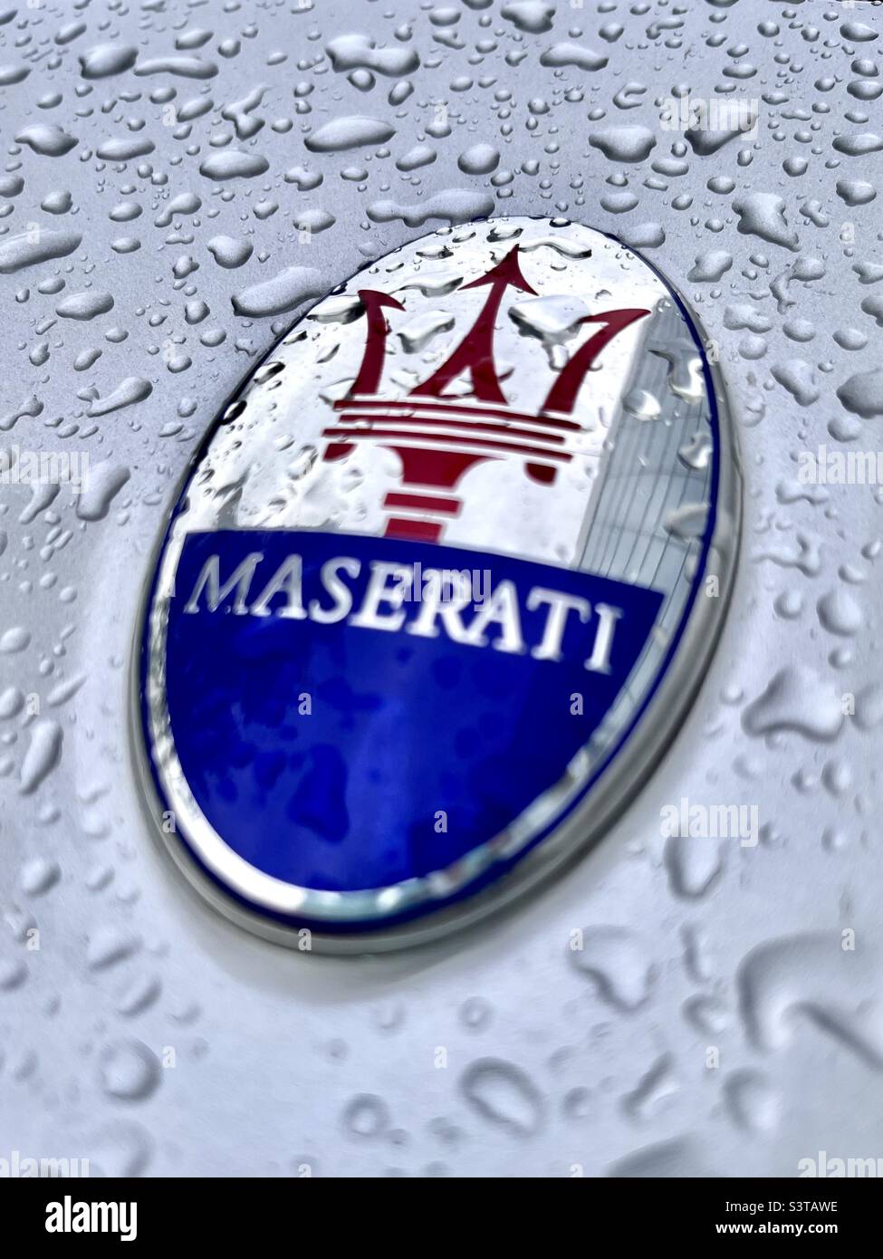 Maserati logo hi-res stock photography and images - Alamy