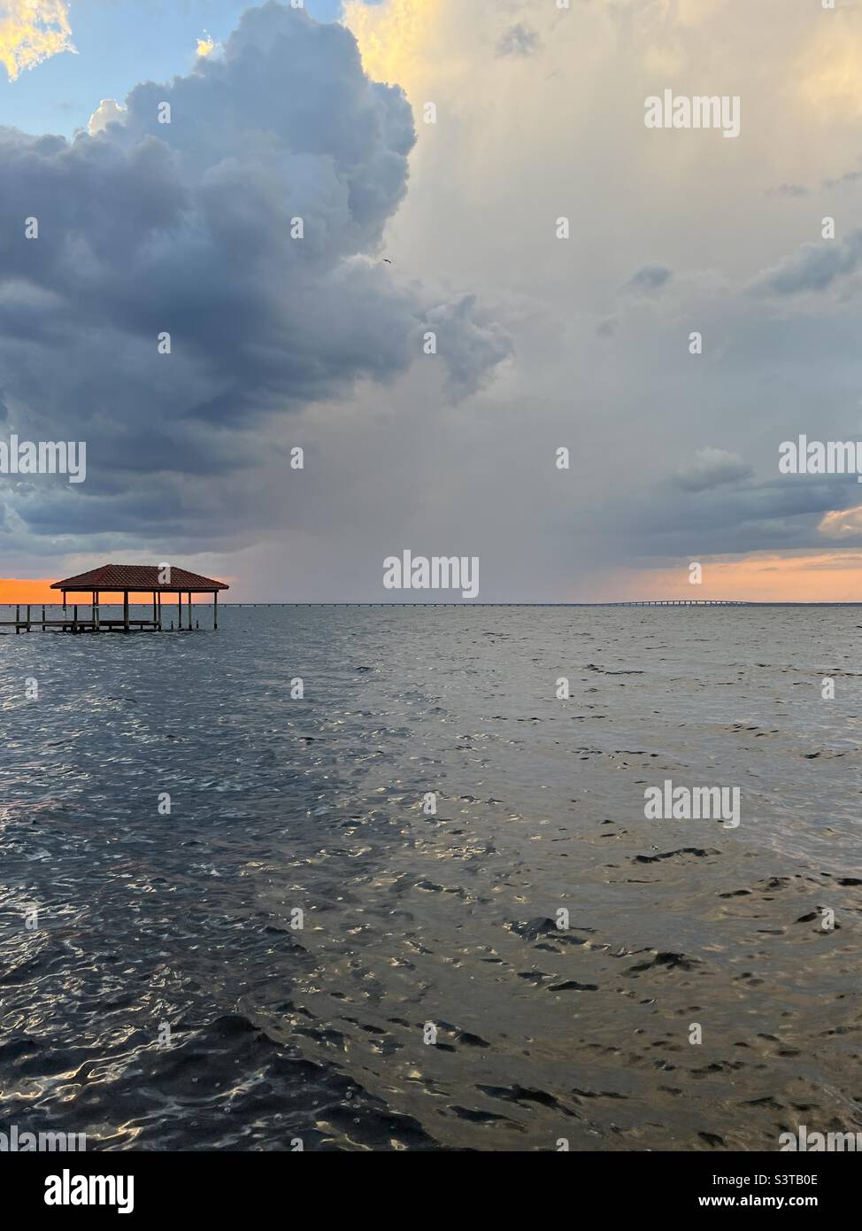 Sunset over bay hi-res stock photography and images - Alamy