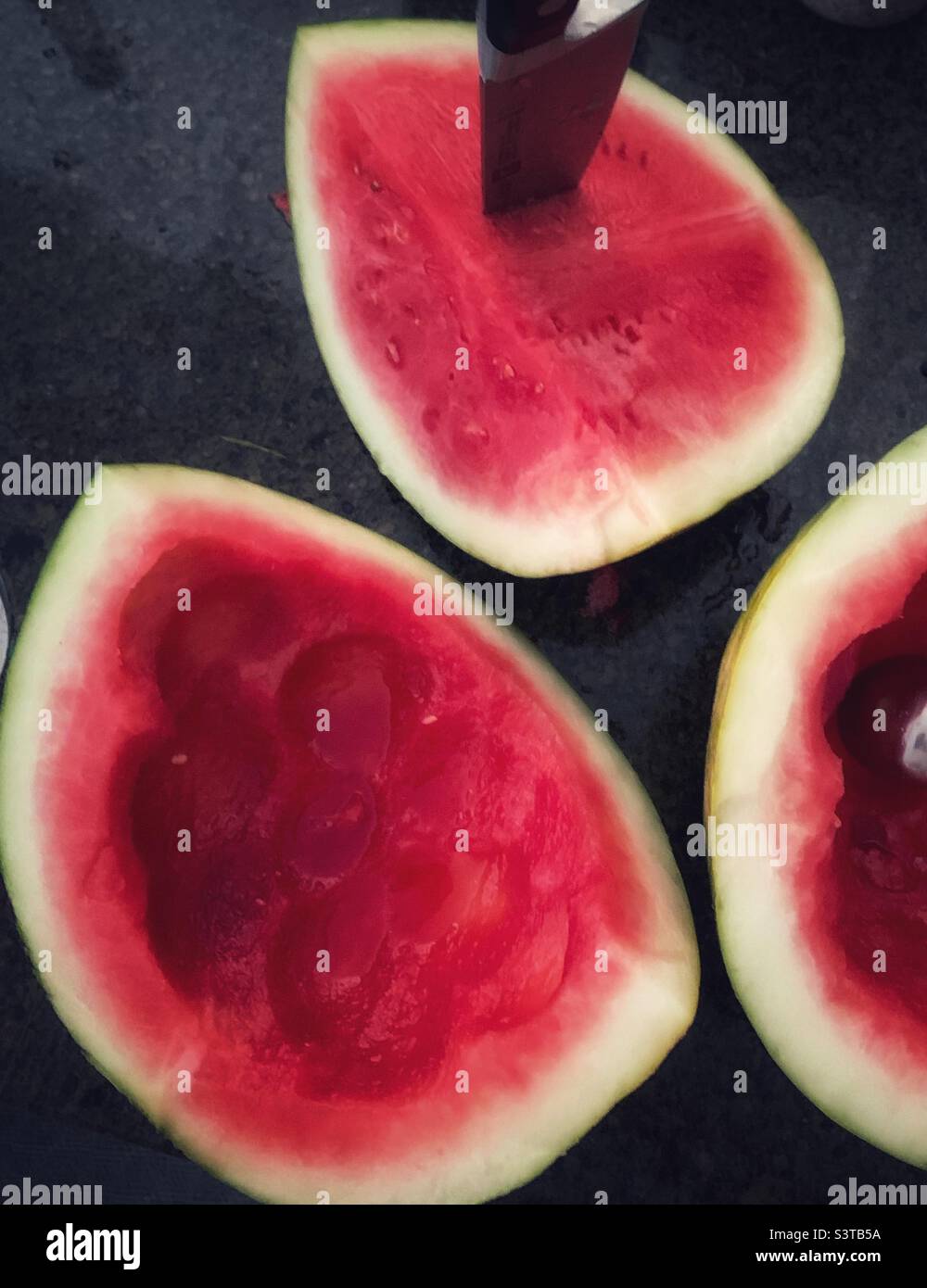Cutting up watermelon Stock Photo - Alamy