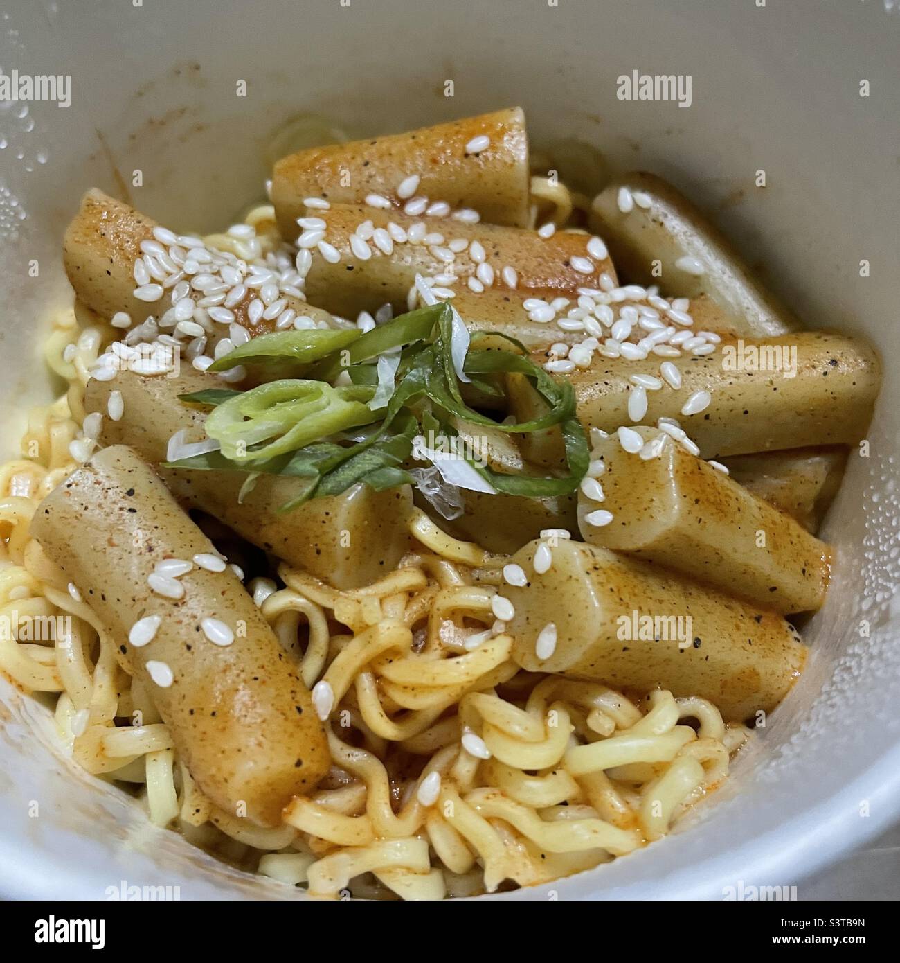 Instant tteokbokki hi-res stock photography and images - Alamy