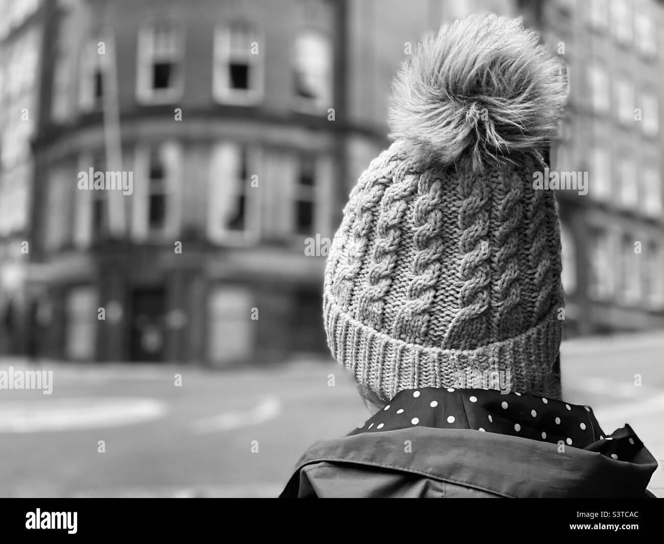 Woman knit hi-res stock photography and images - Alamy