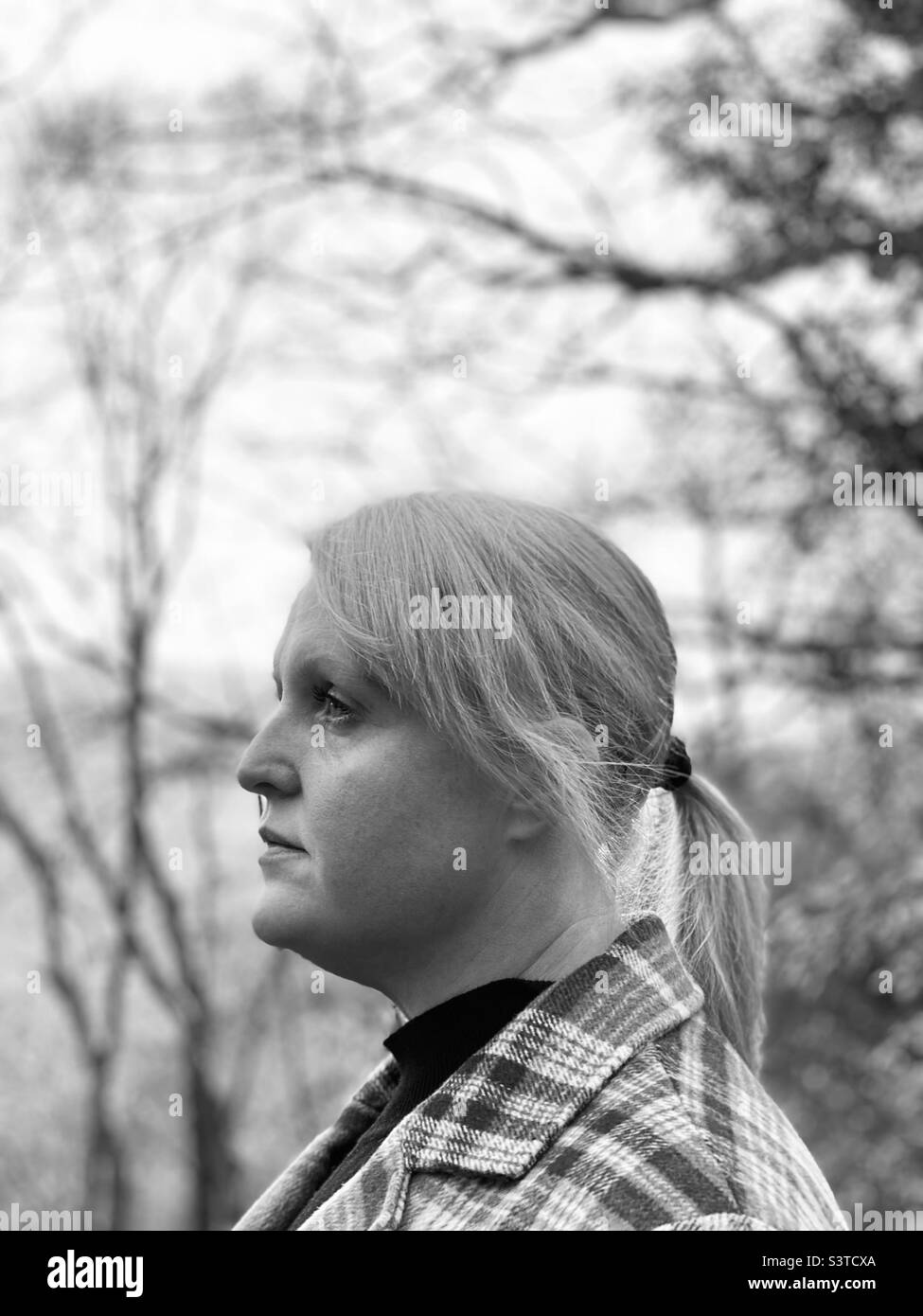 People wearing winter clothing Black and White Stock Photos & Images ...
