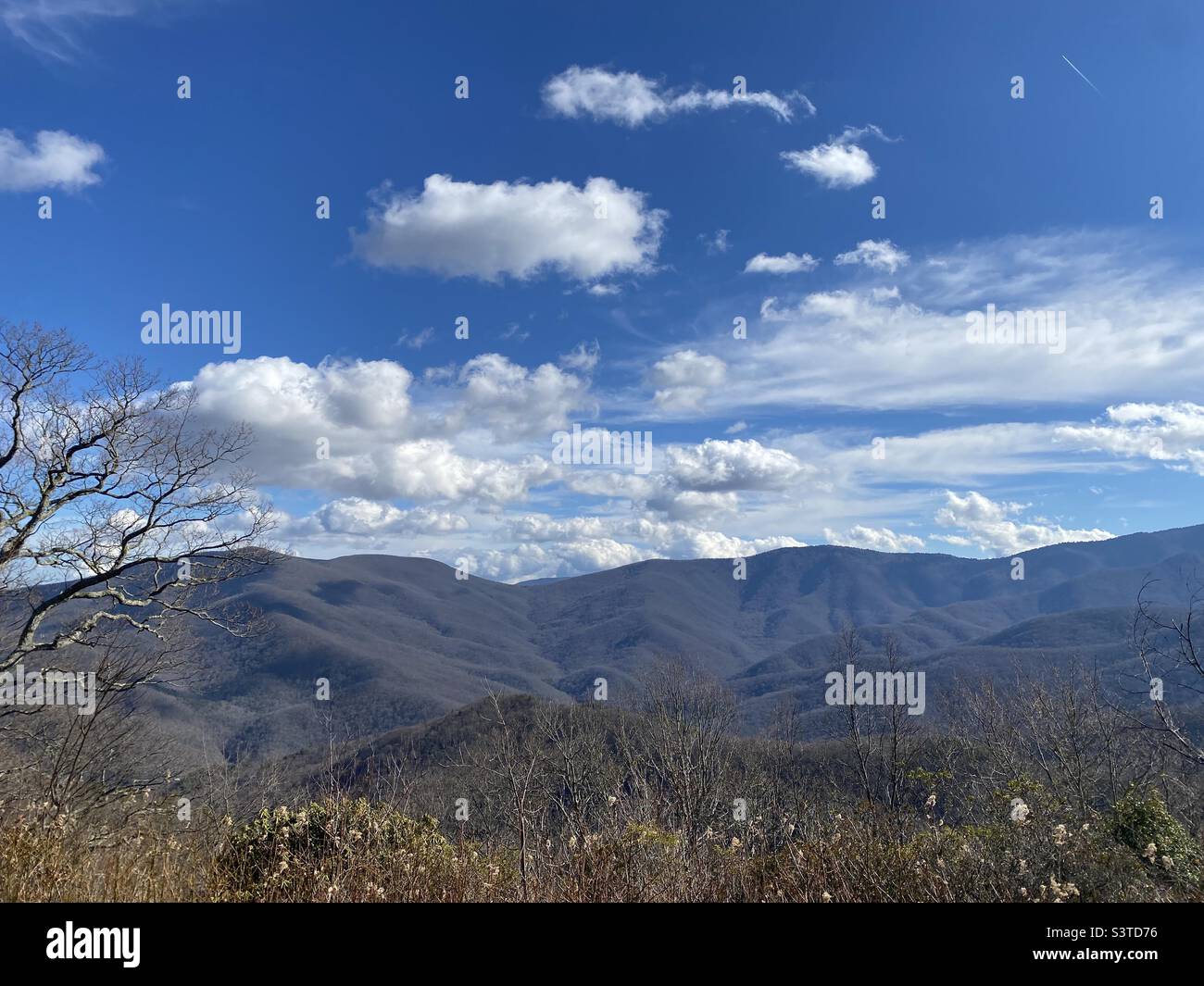 North georgia blue ridge mountains hi-res stock photography and images ...