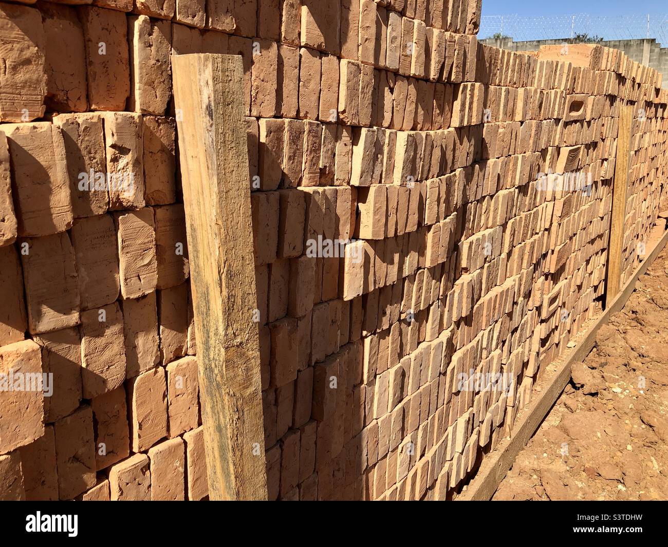 Bricks pile hi-res stock photography and images - Alamy