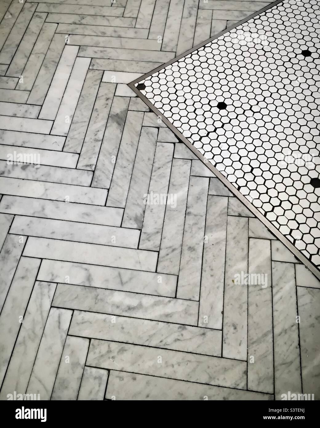 Black marble tiles hi-res stock photography and images - Alamy