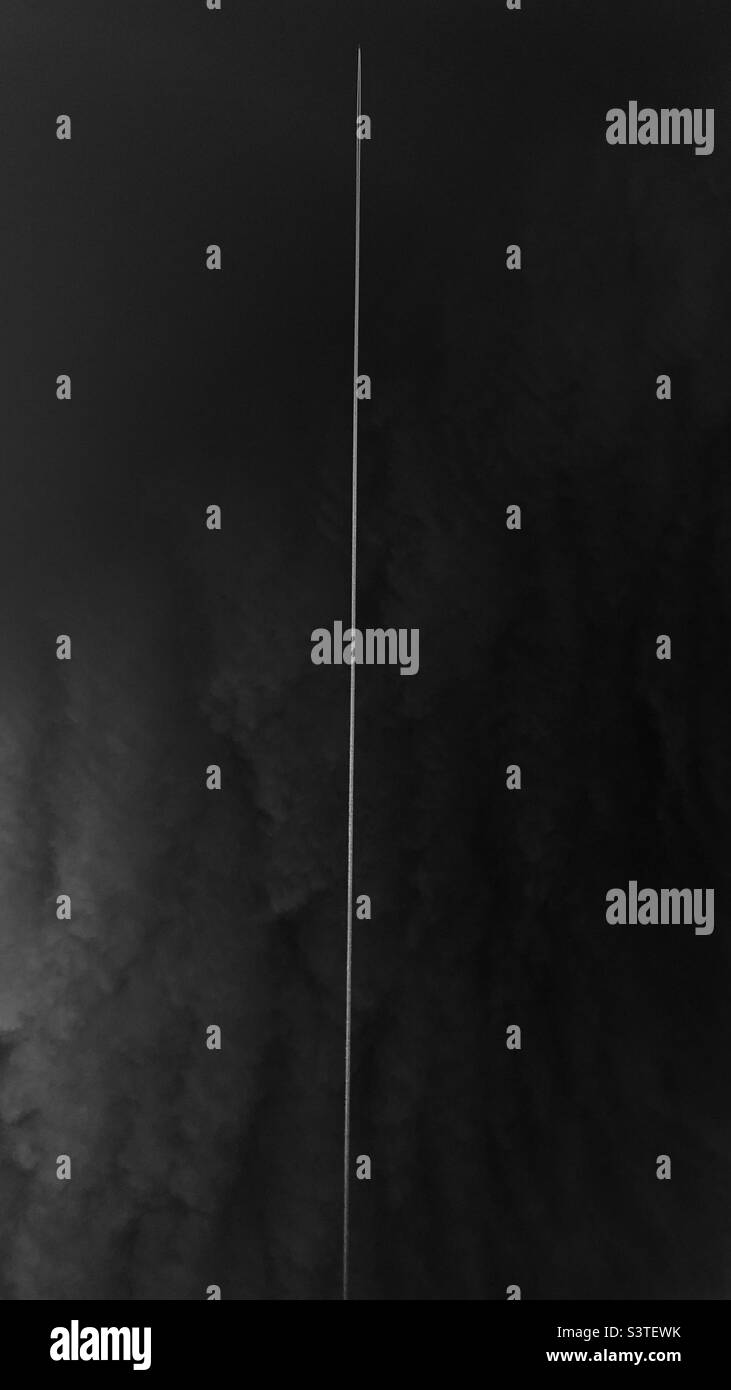 Contrail Black and White Stock Photos & Images - Alamy