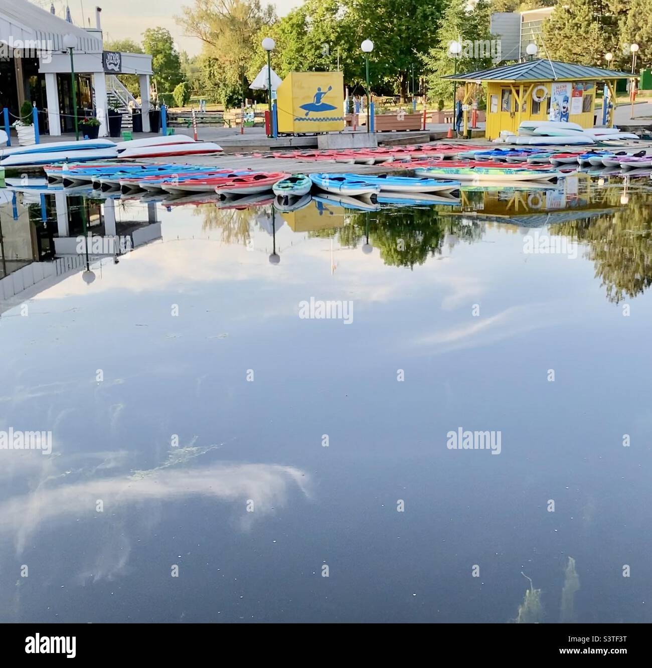 Dows lake pavilion hi-res stock photography and images - Alamy