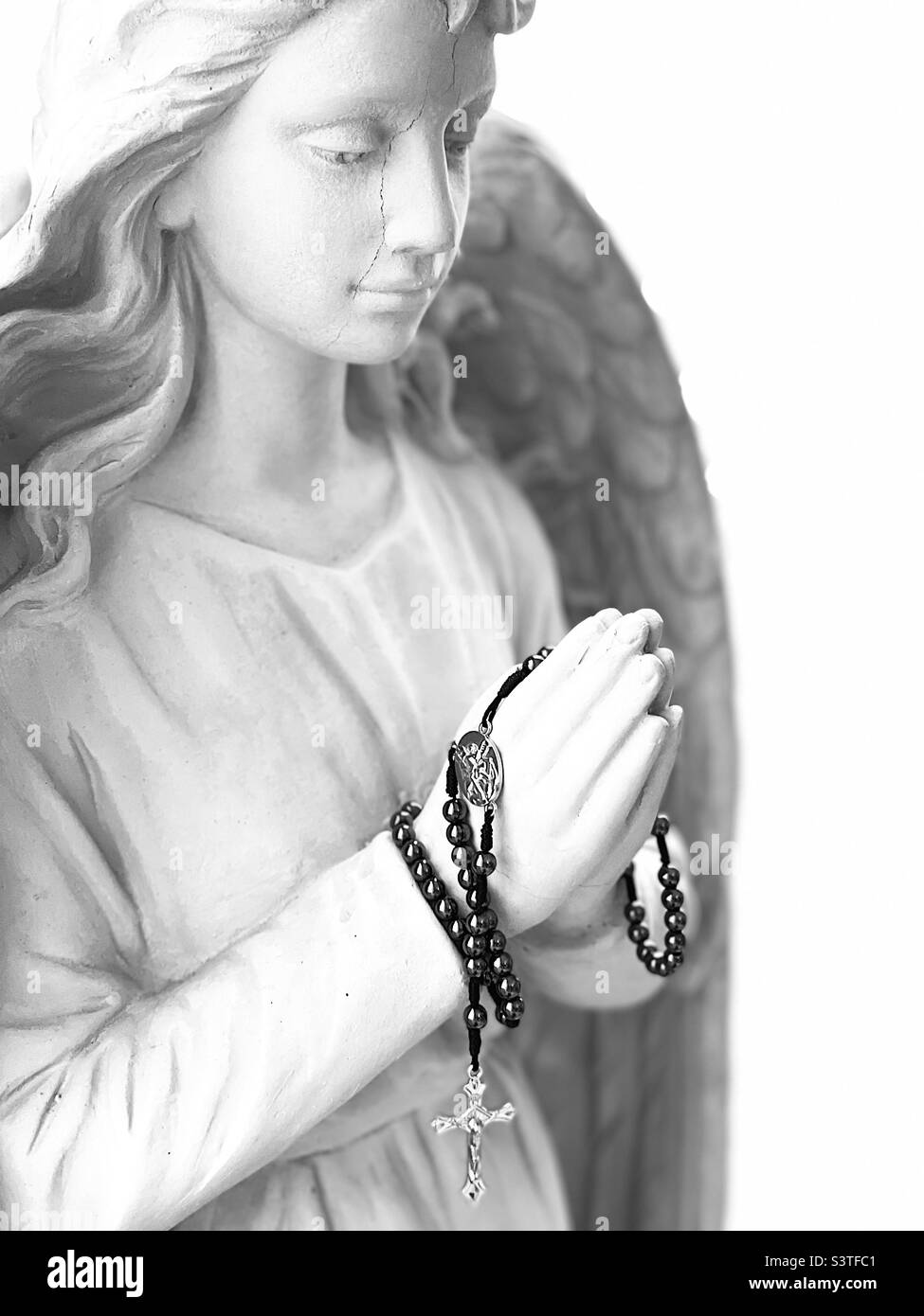Cross rosary hi-res stock photography and images - Alamy