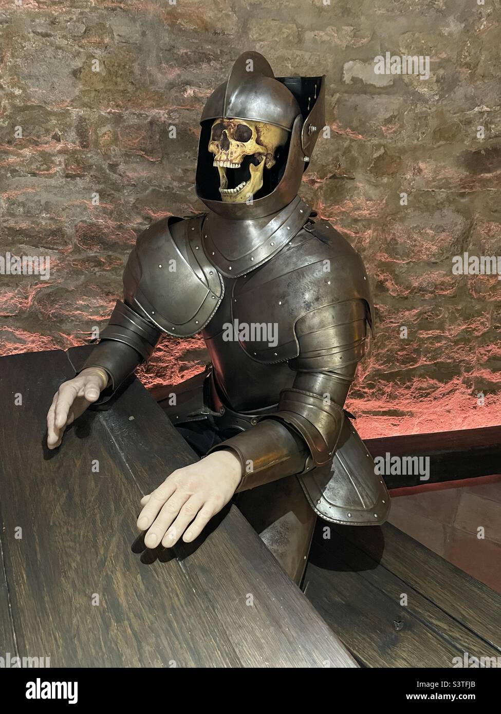 Skeleton warrior hi-res stock photography and images - Alamy