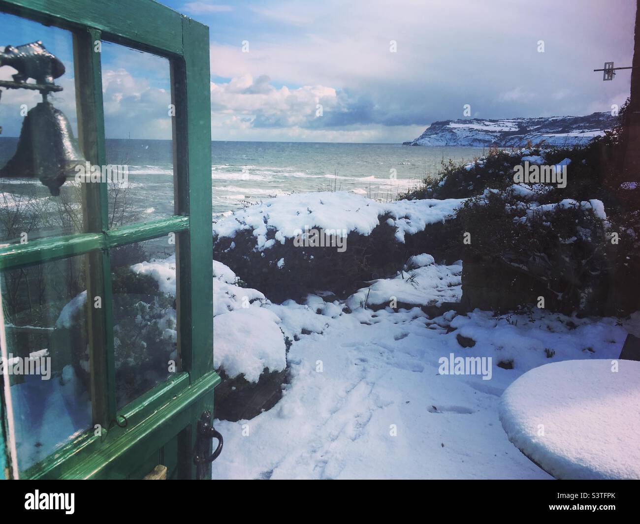 Clouds doorway sea hi-res stock photography and images - Alamy