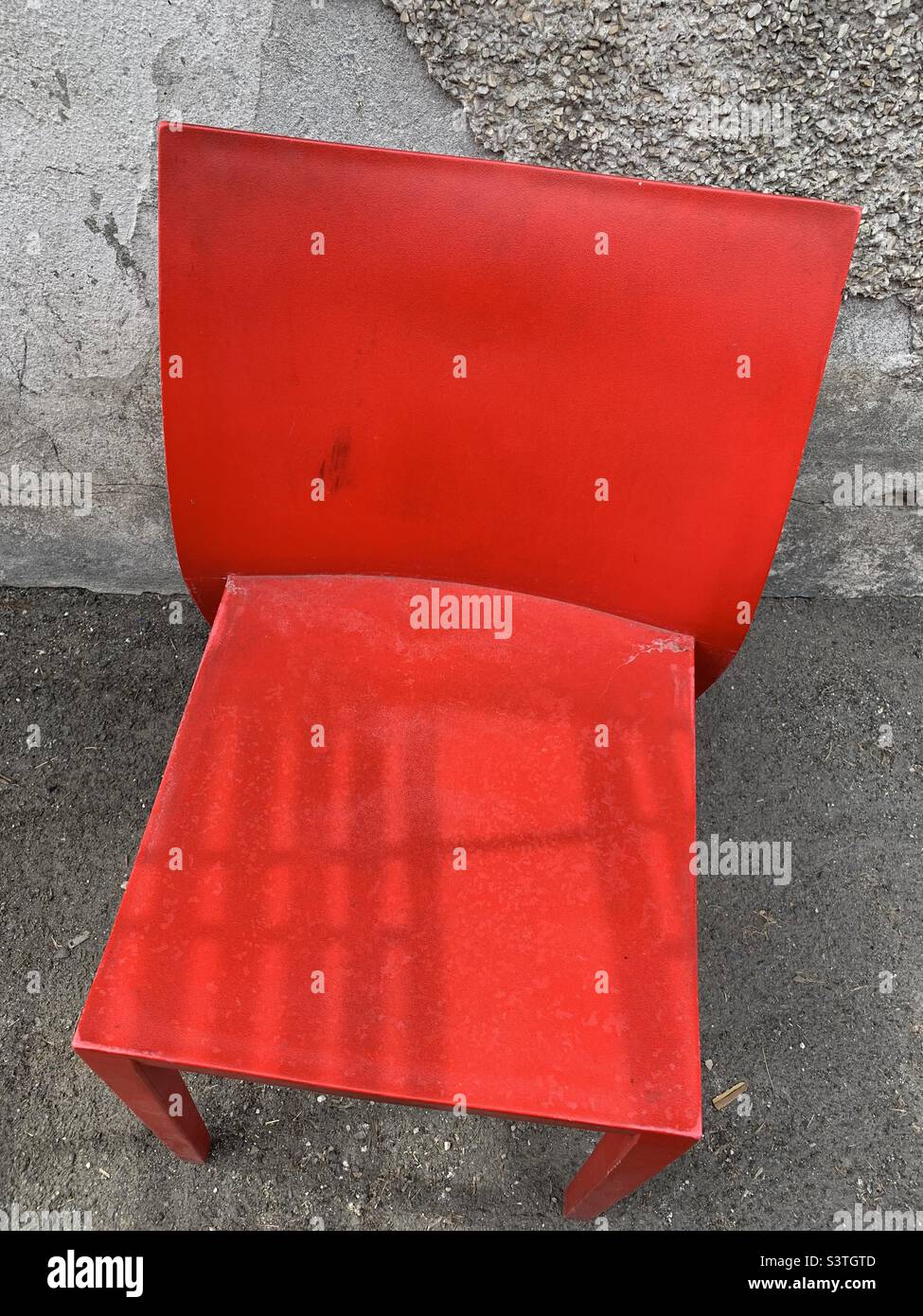 Lonely red chair hi-res stock photography and images - Alamy