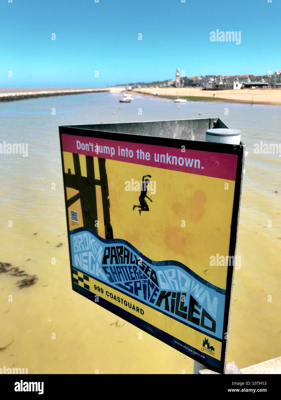 Tombstoning warning sign on a pier on the English coast Stock Photo - Alamy