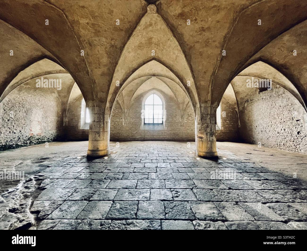 Parallel arch hi-res stock photography and images - Alamy