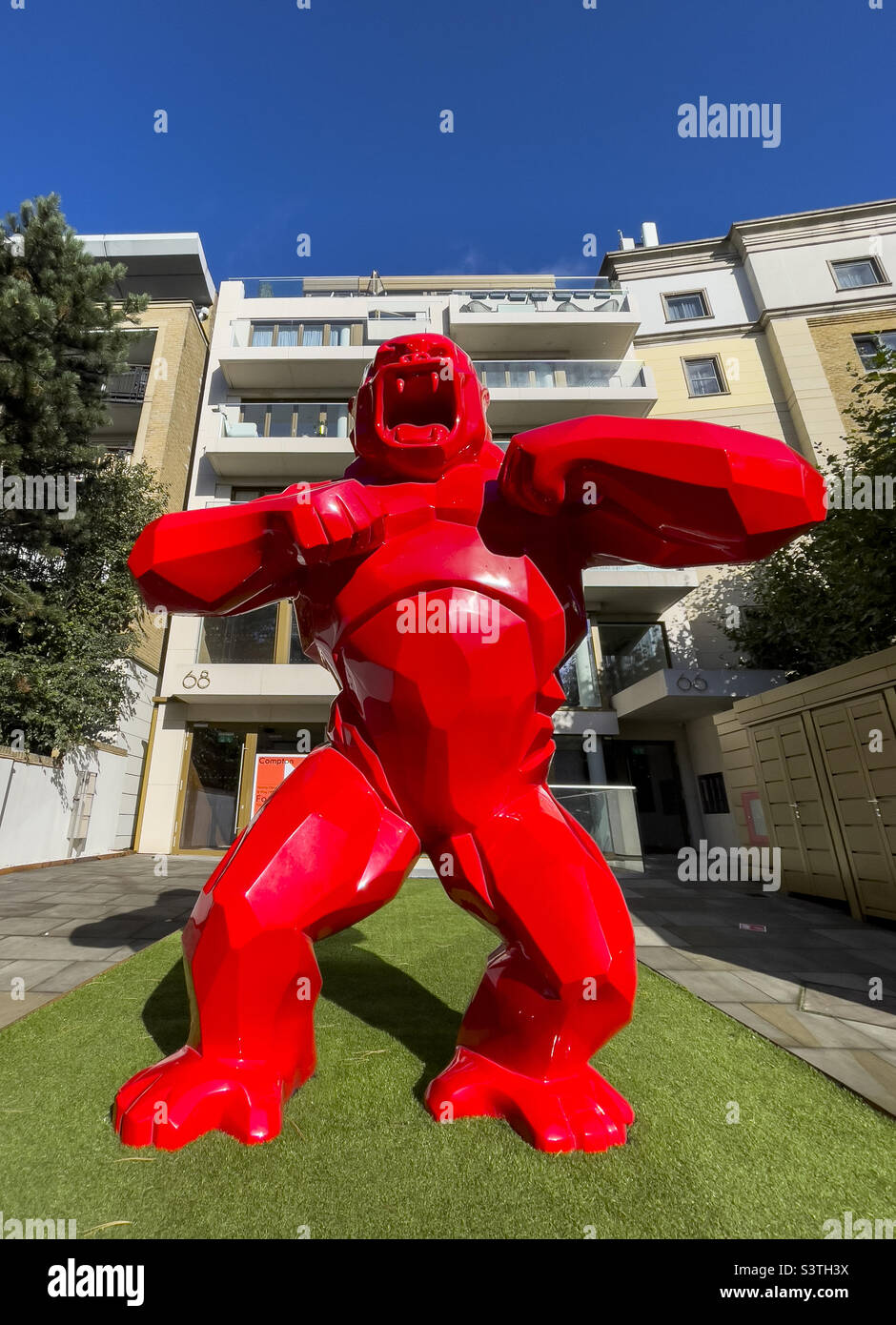 Richard orlinski wild kong hi-res stock photography and images - Alamy