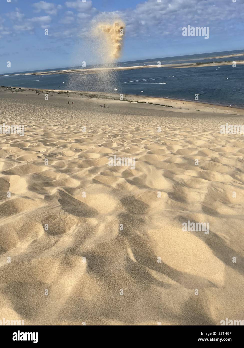 Flying sand hi-res stock photography and images - Alamy