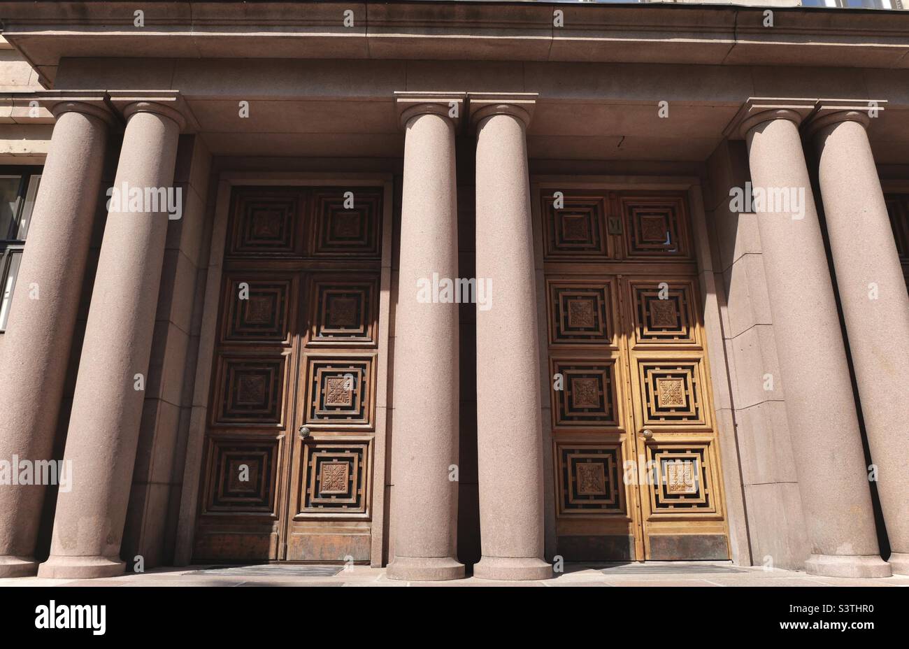 Gates with columns hi-res stock photography and images - Alamy