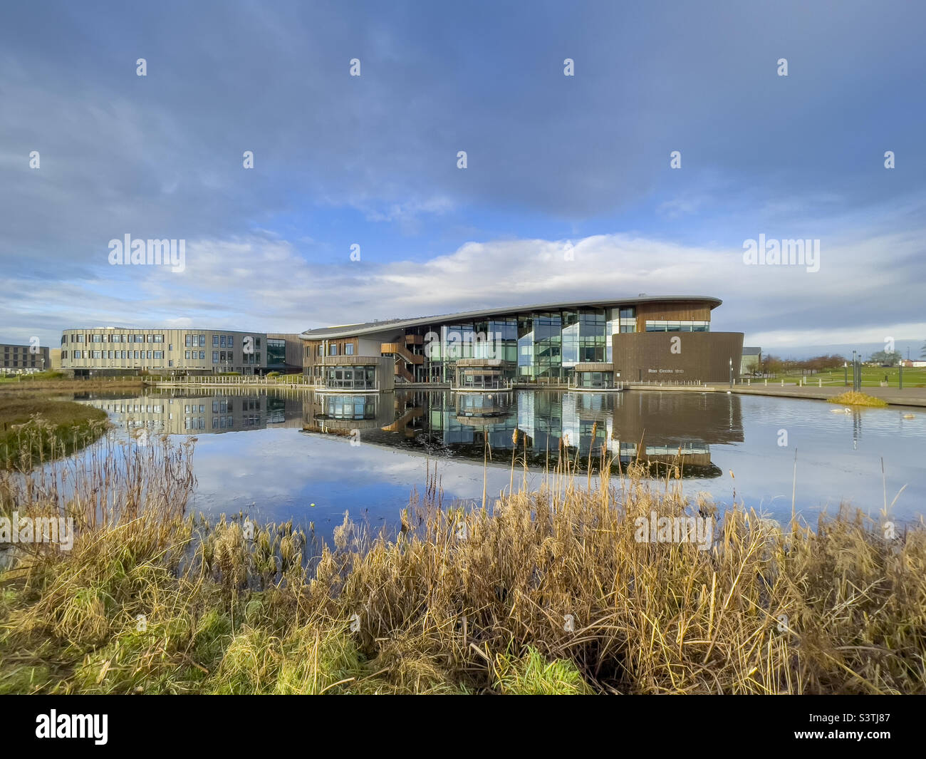 Building metal cladding smartphone stock photos and images - Alamy