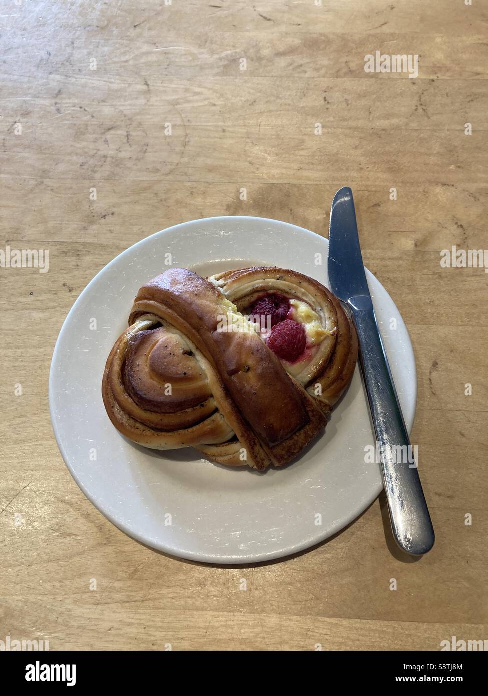 Raspberry and Vanilla sweet pastry in the cafe Stock Photo - Alamy