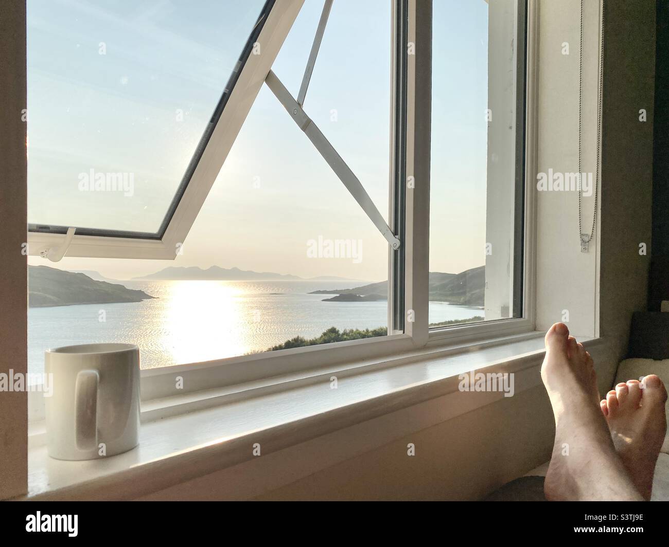 Gazing through window hi-res stock photography and images - Alamy