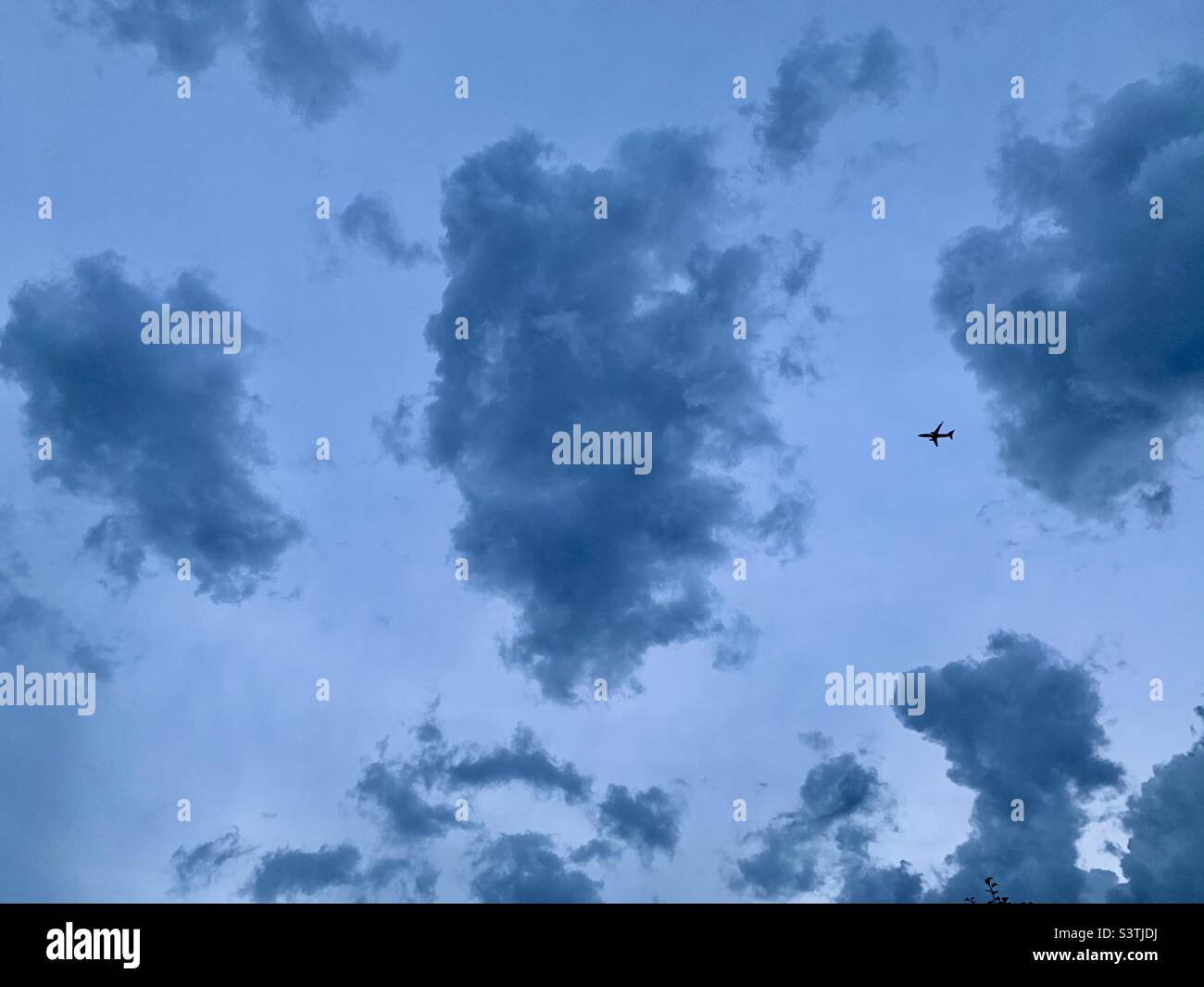 Plane in storm hi-res stock photography and images - Alamy