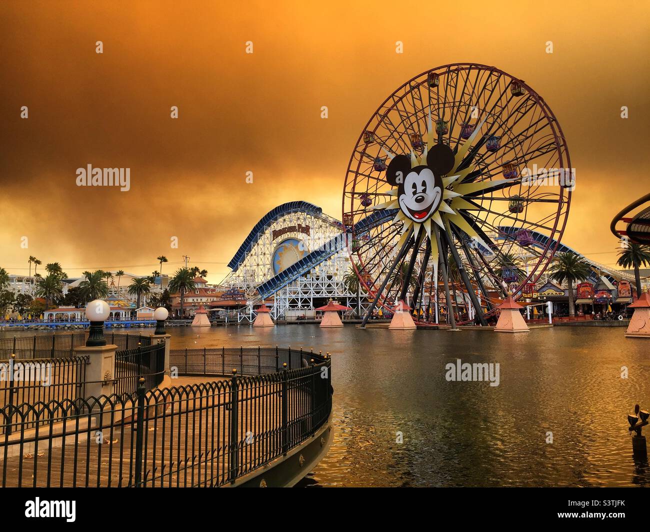Anaheim california disneyland hi-res stock photography and images - Alamy