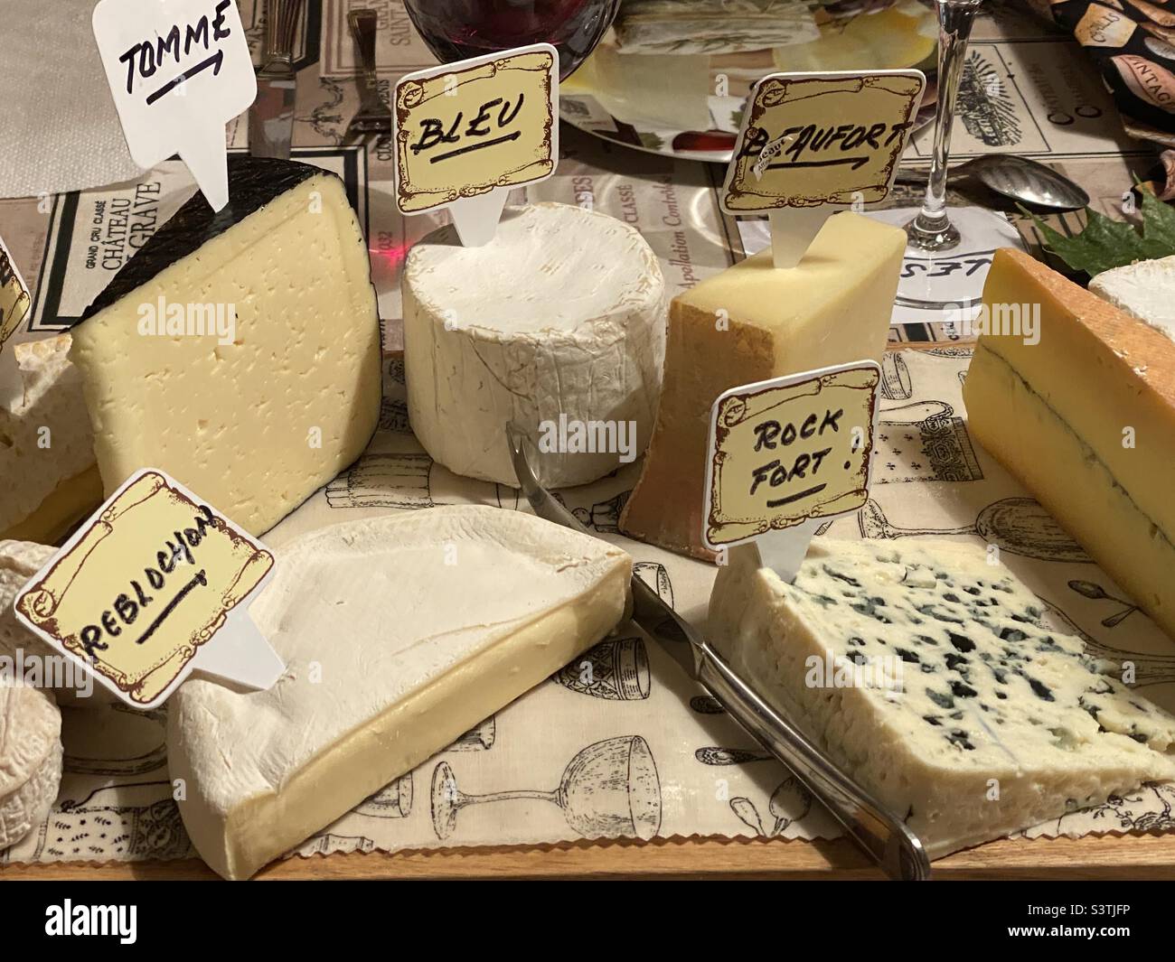French Cheese board with handwritten labels Stock Photo - Alamy