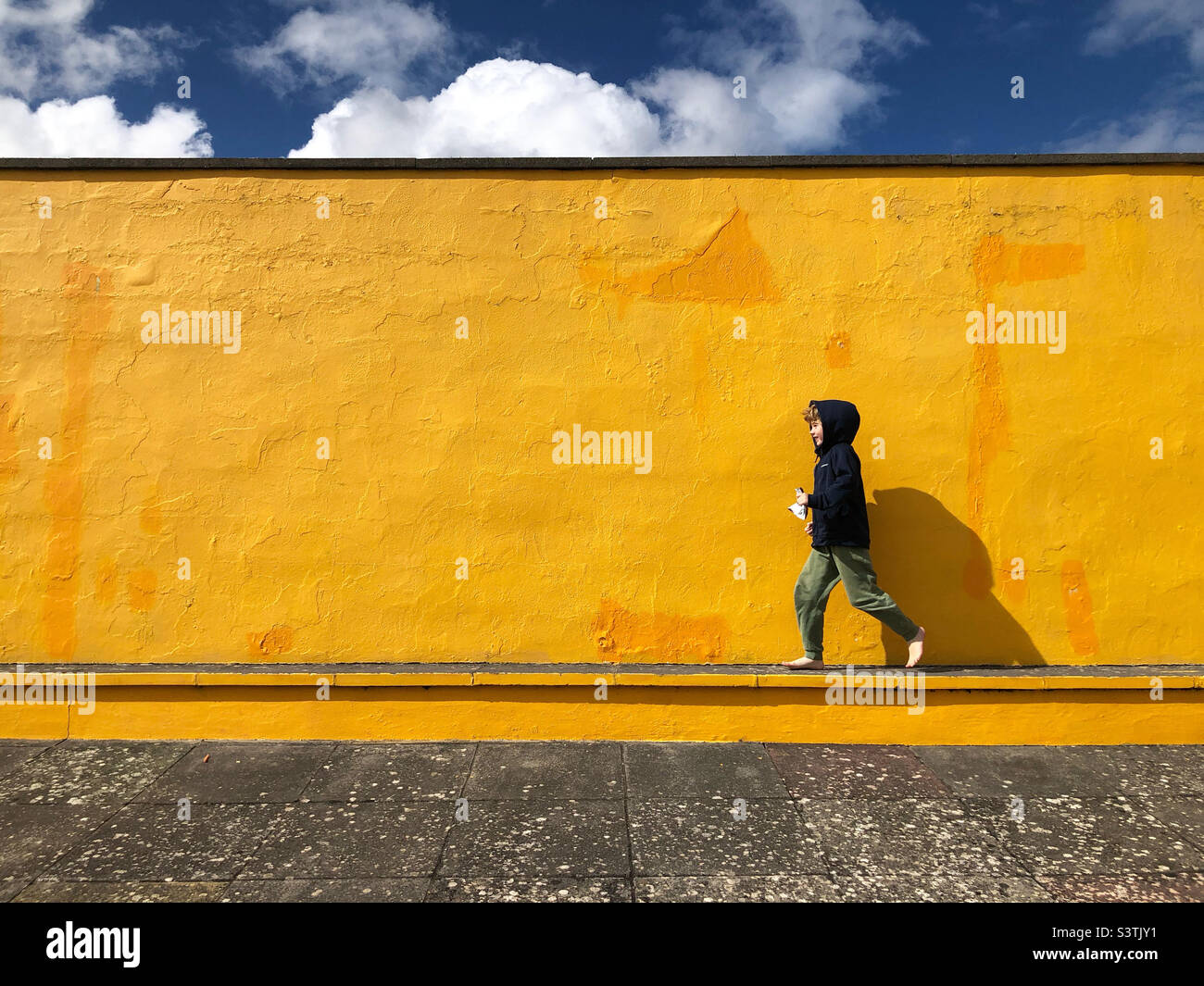 Running wall hi-res stock photography and images - Alamy