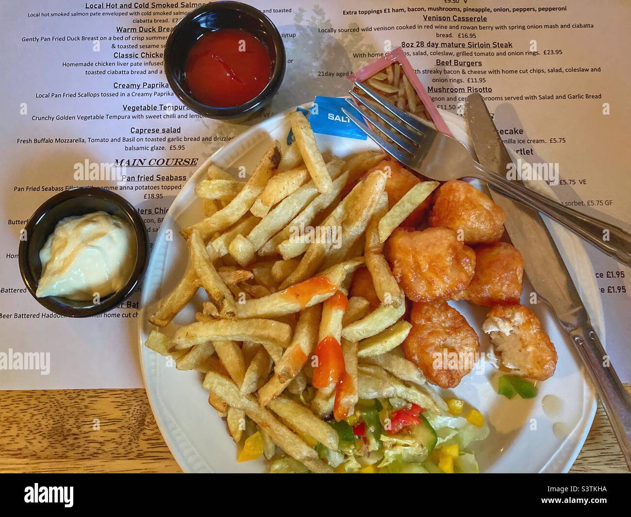 Hotel pub food - Chicken nuggets, chips and salad Stock Photo - Alamy