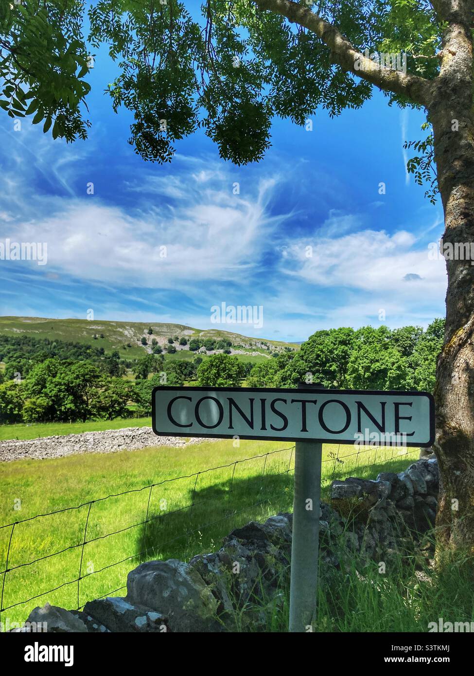 Road sign for Conistone in the Yorkshire Dales Stock Photo - Alamy
