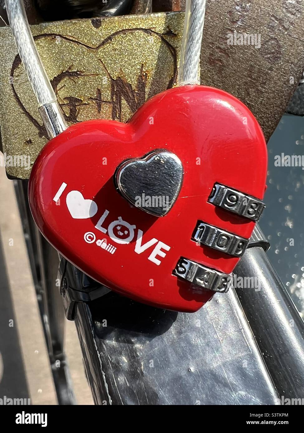 The love lock bridge hi-res stock photography and images - Alamy