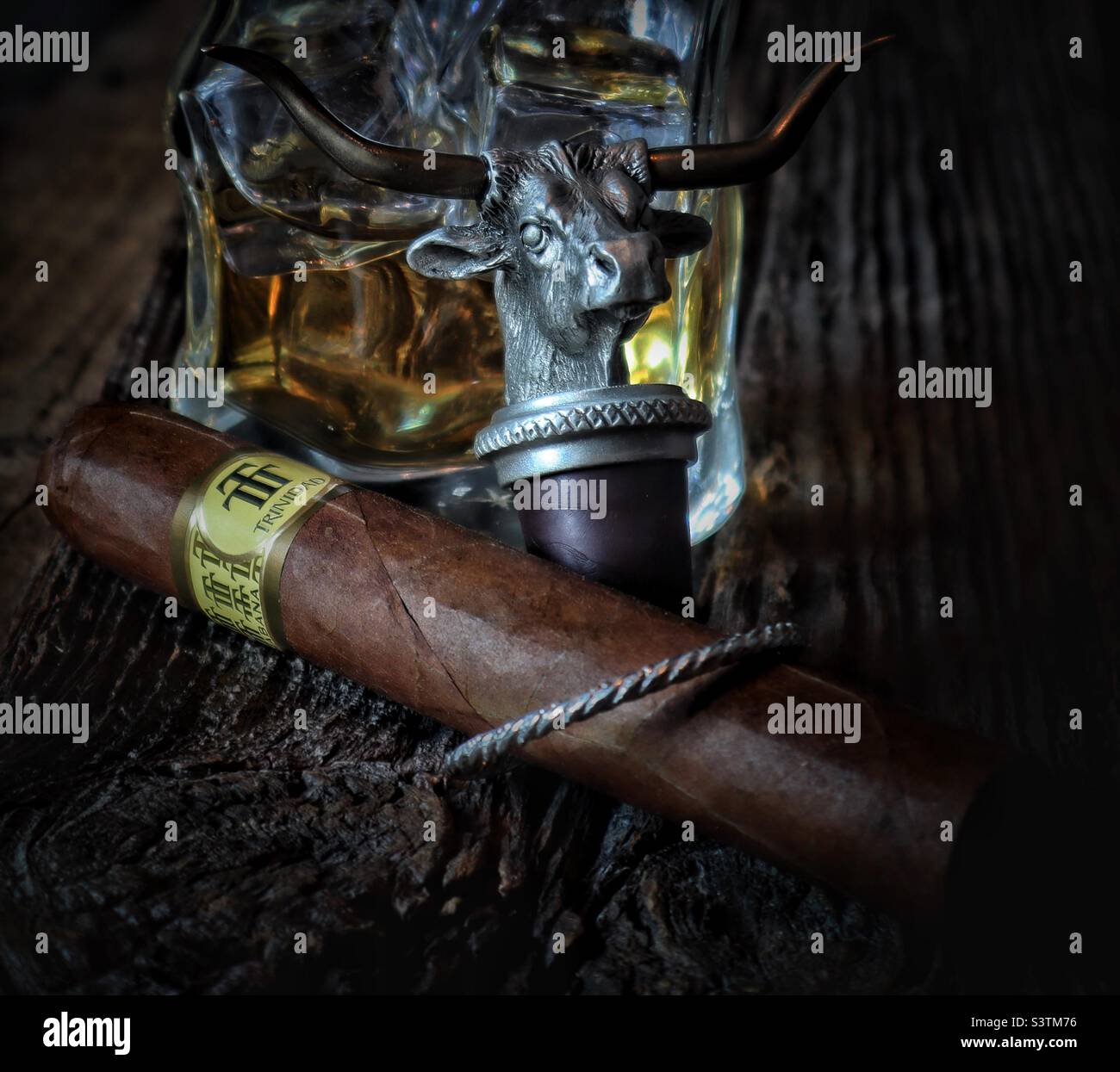 Cigar lounge hi-res stock photography and images - Alamy