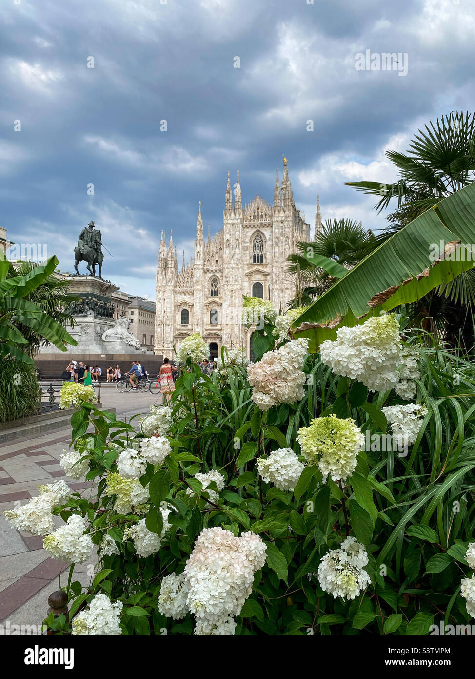 Milans duomo di milano hi-res stock photography and images - Alamy