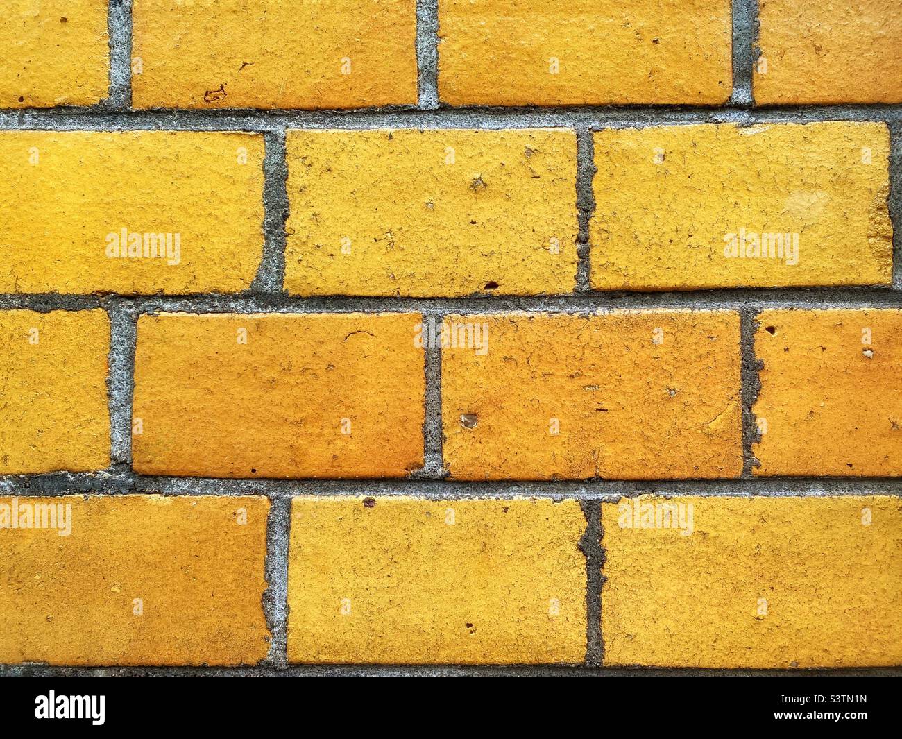 Yellow brick construction hi-res stock photography and images - Alamy