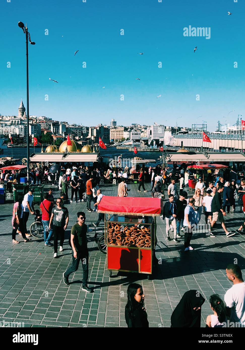 Street scene in istanbul hi-res stock photography and images - Alamy