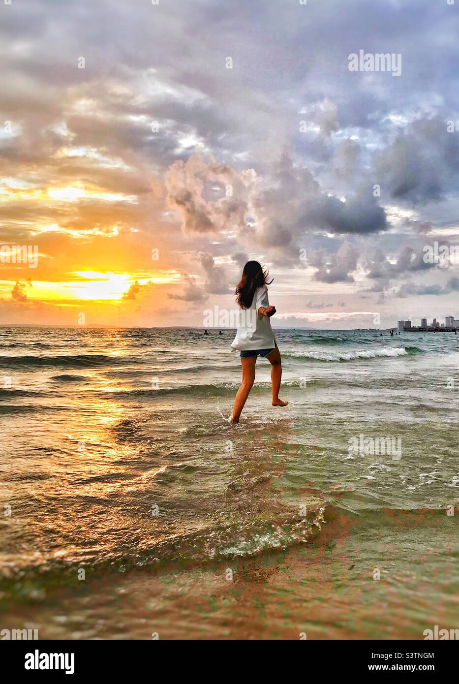 Running lady hi-res stock photography and images - Alamy