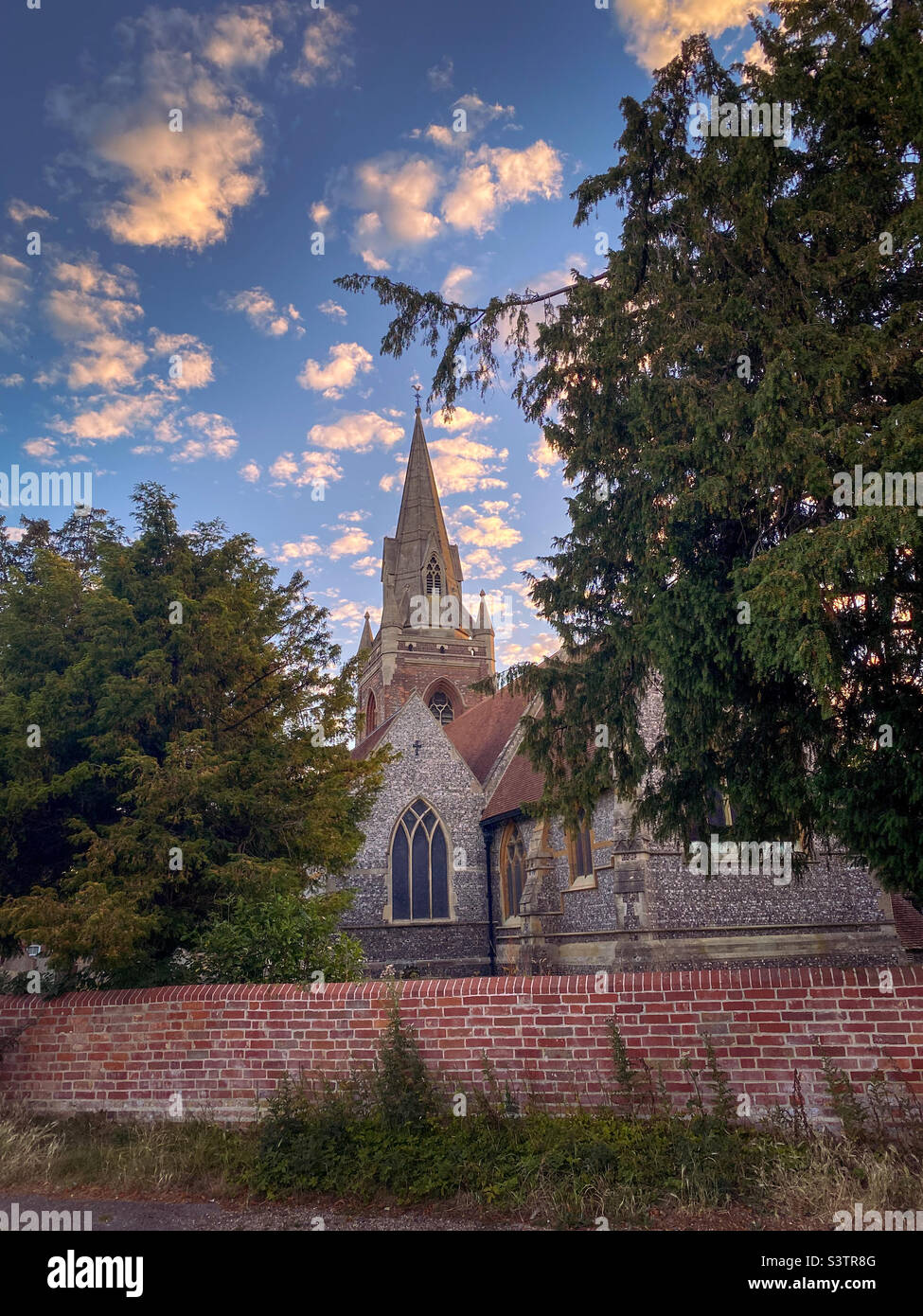 St Michael’s Church in Tilehurst, Reading on a summer’s evening with ...