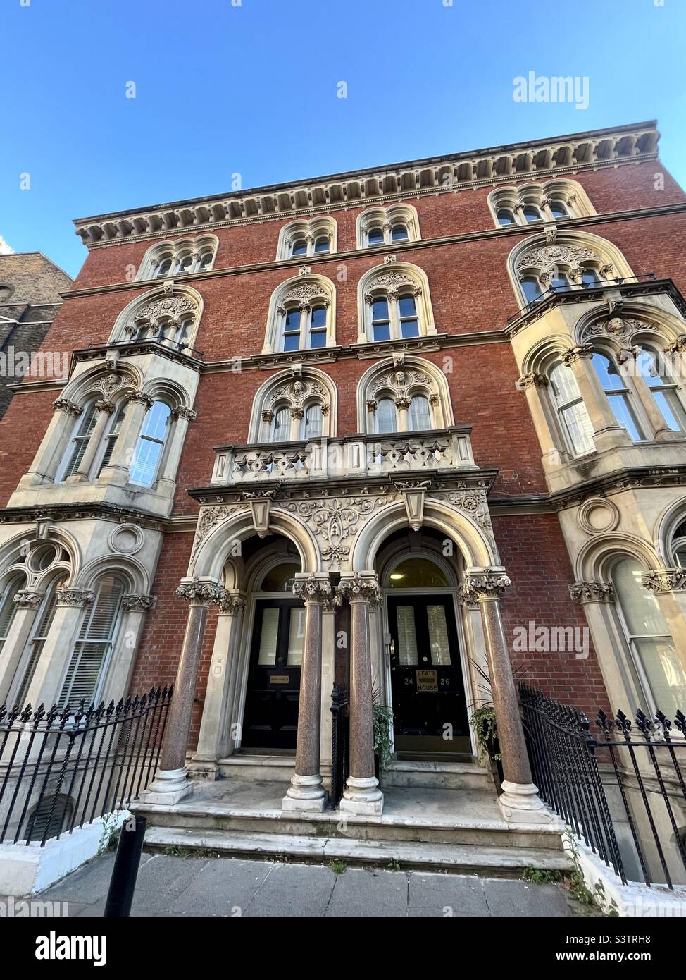 Keats House 24-26 St. Thomas Street, London SE1 9RS England. Built in ...