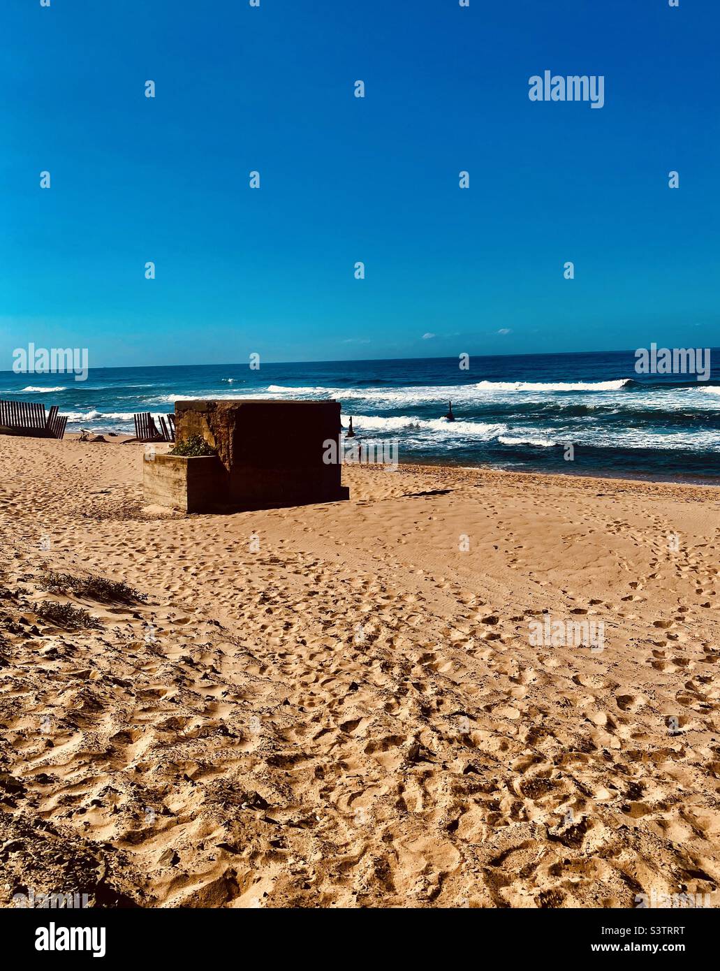 Buildingsonbeach hi-res stock photography and images - Alamy