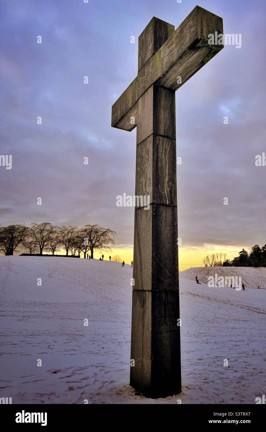 Jesus cross winter hi-res stock photography and images - Alamy