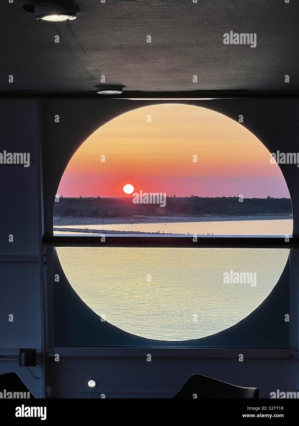 Sunset from a ship hi-res stock photography and images - Alamy