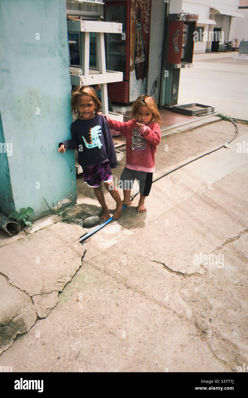 Homeless kids hi-res stock photography and images - Alamy